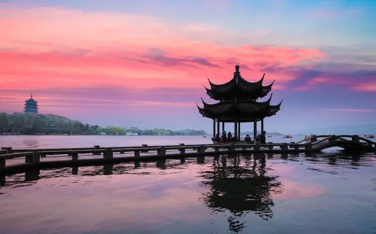 Apusul soarelui văzut din 20 de locuri încântătoare