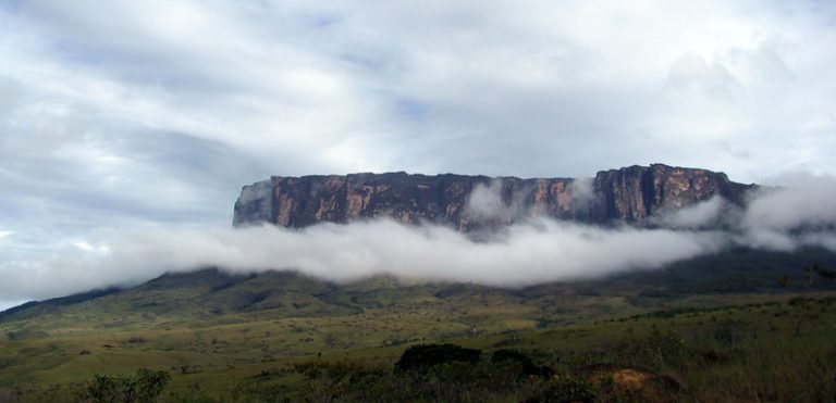 Muntele Roraima: Una dintre cele mai impresionante formațiuni geologice ...