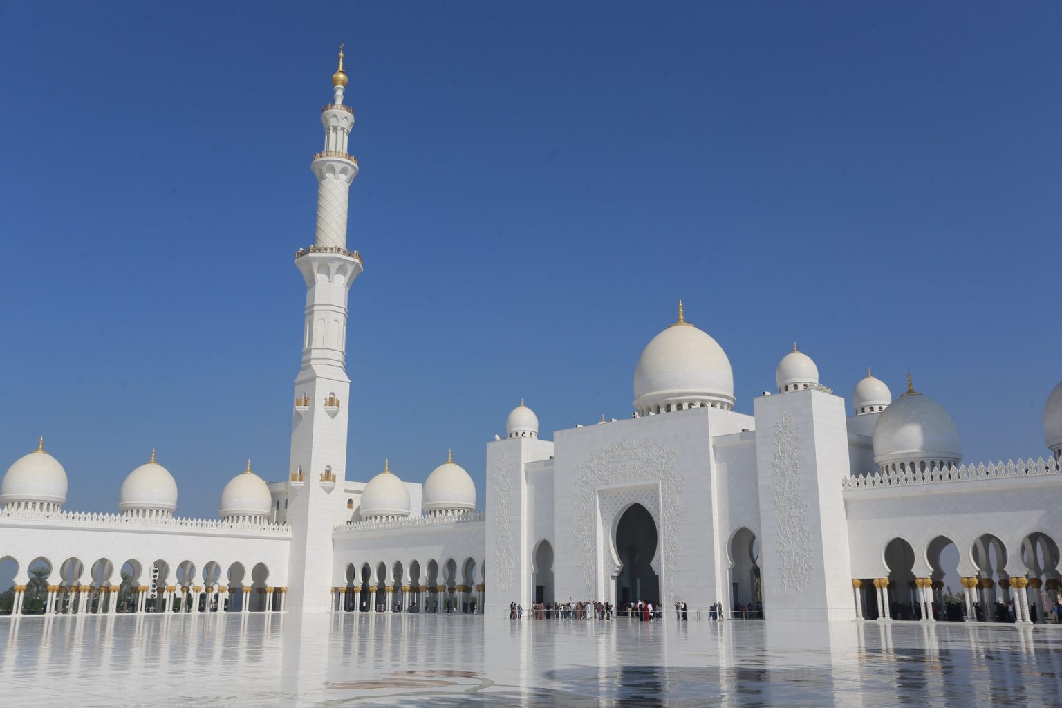 Cum arată Marea Moschee Sheikh Zayed, minunăția din Abu Dhabi