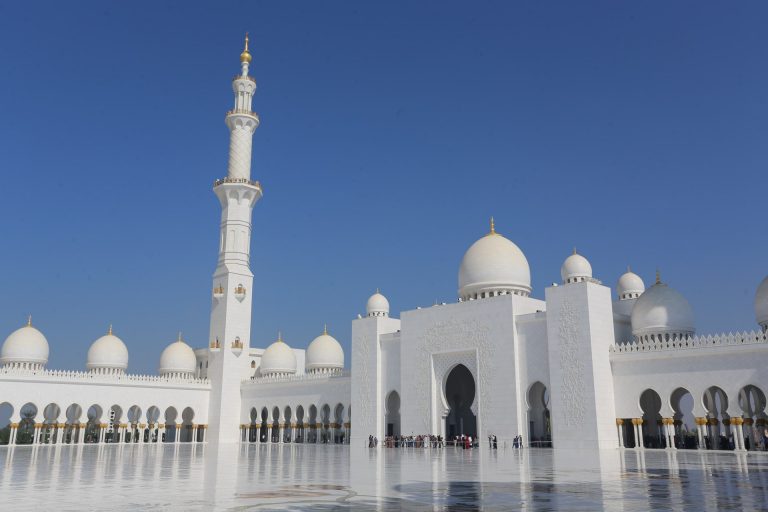 Cum arată Marea Moschee Sheikh Zayed, minunăția din Abu Dhabi