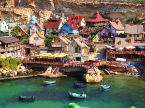 Tărâmul lui Popeye Marinarul, satul care pare desprins din desenele animate