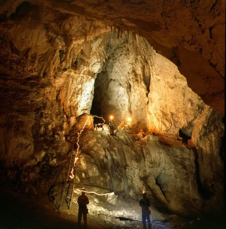 Peștera Meziad, misterioasa catedrală gotică din adâncurile României