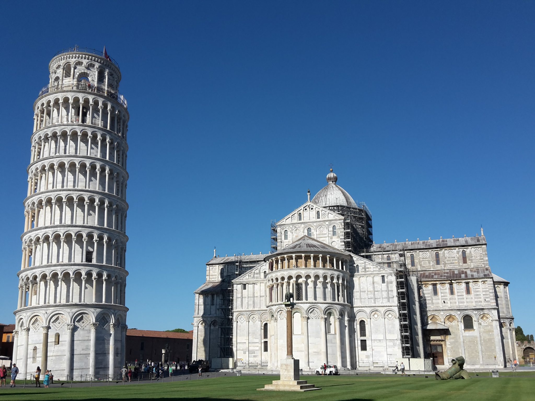Povestea Turnului din Pisa: De ce este înclinat celebrul monument