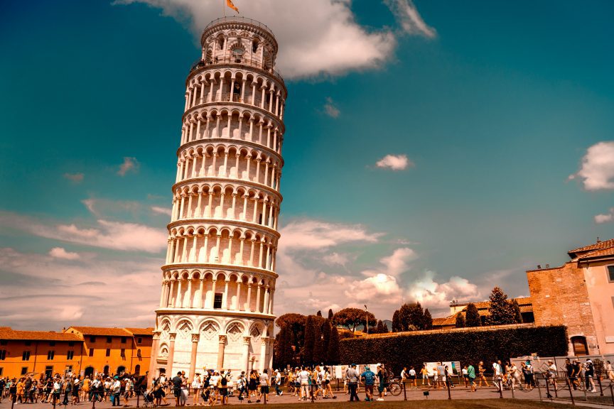 Povestea Turnului din Pisa: De ce este înclinat celebrul monument